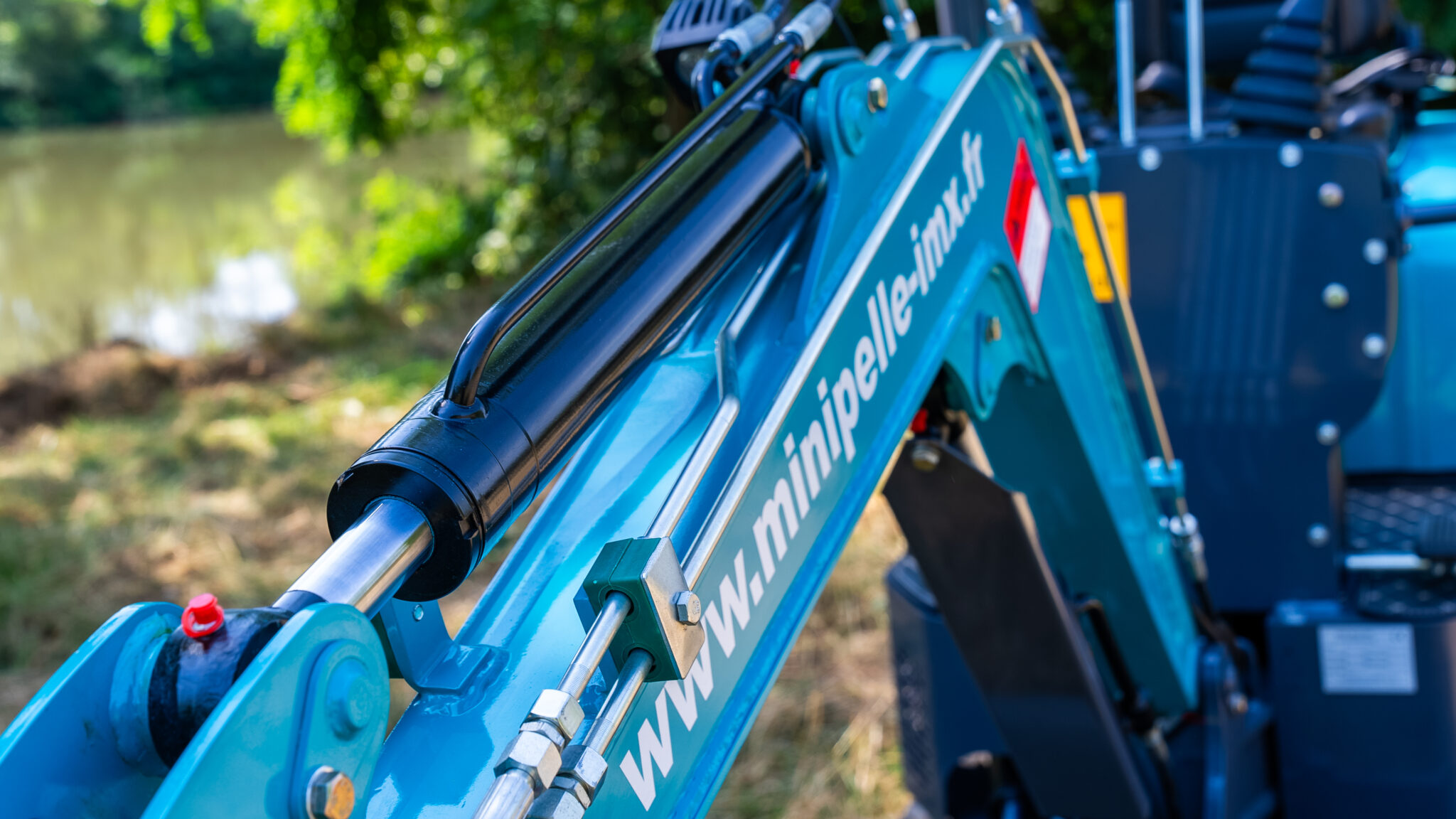 Mini Pelle 1T+ compacte et moteur diesel sur Minipelle IMX