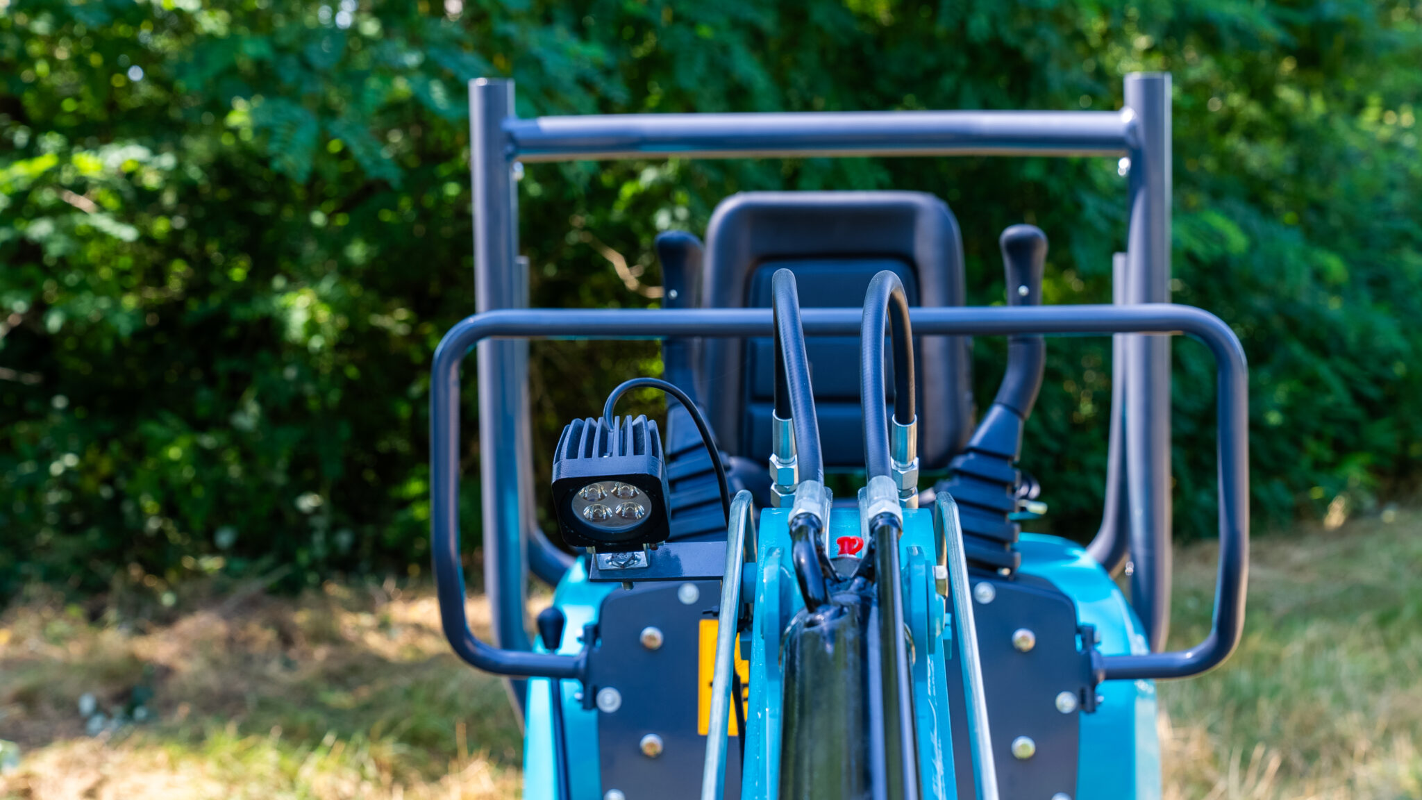 Mini Pelle 1T+ compacte et moteur diesel sur Minipelle IMX