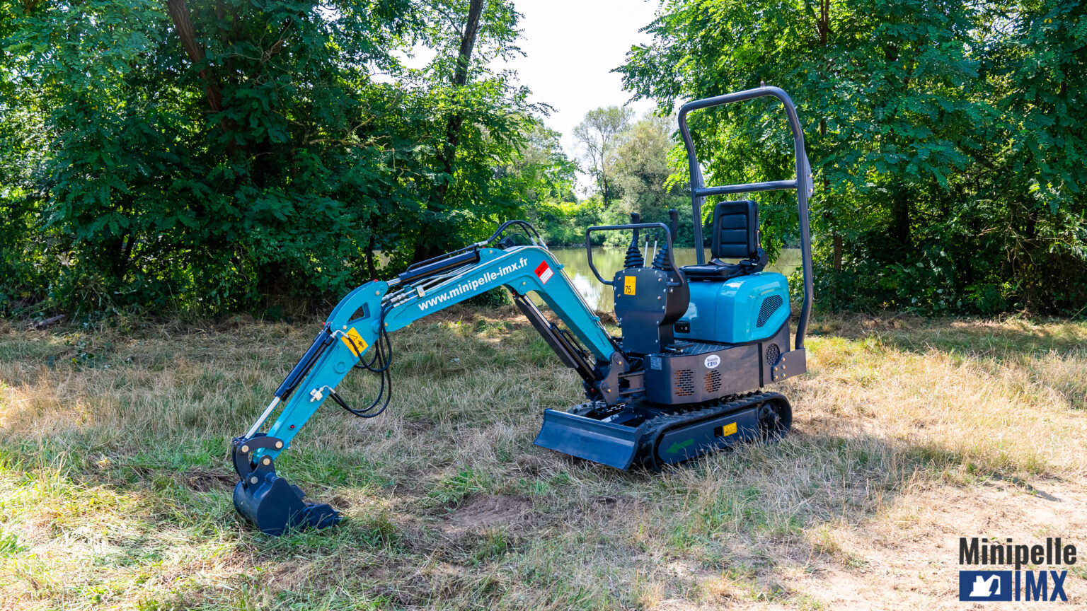 Mini Pelle 1T+ compacte et moteur diesel sur Minipelle IMX