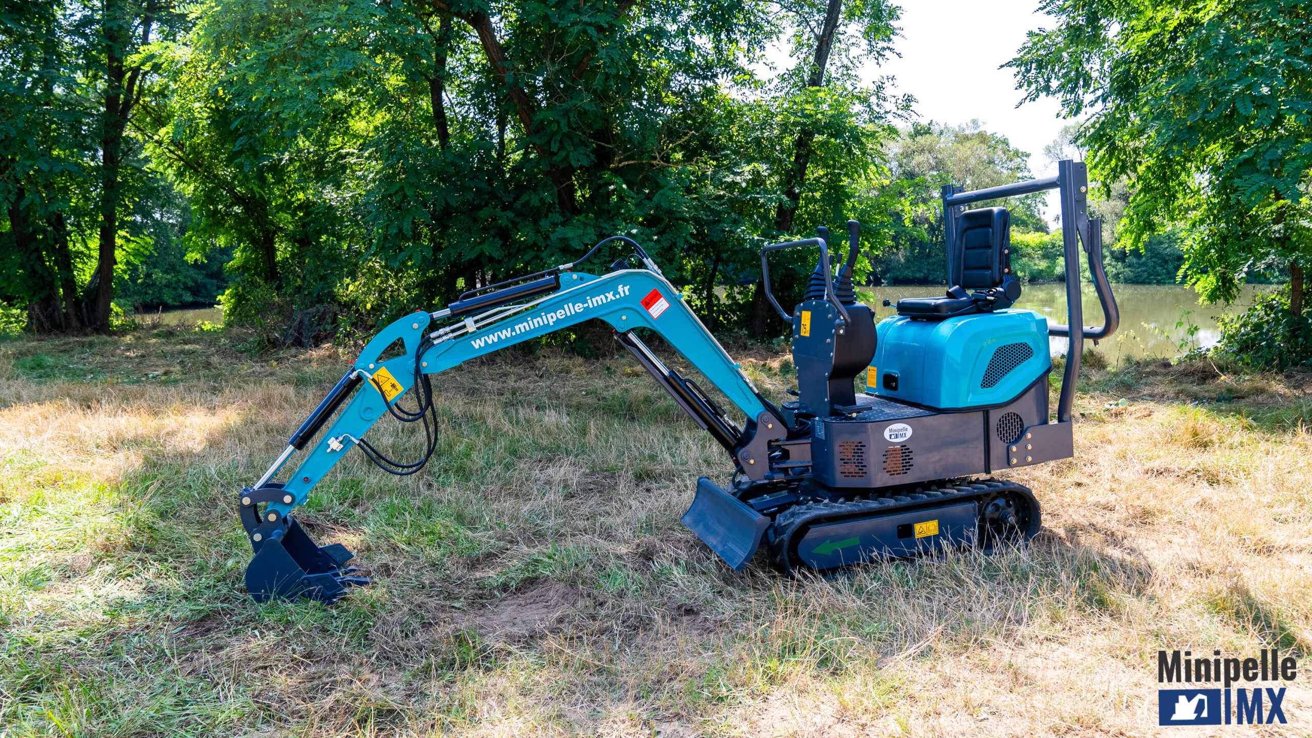 Installer une tarière hydraulique sur notre Mini Pelle IMX ? Rien de ...